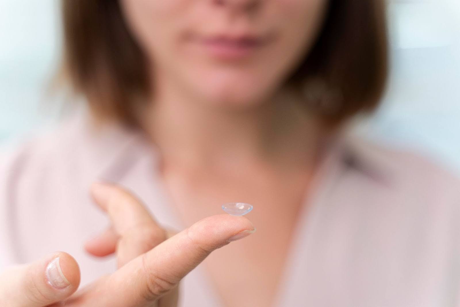 How to Wear Contact Lens & Read Power Chart Correctly